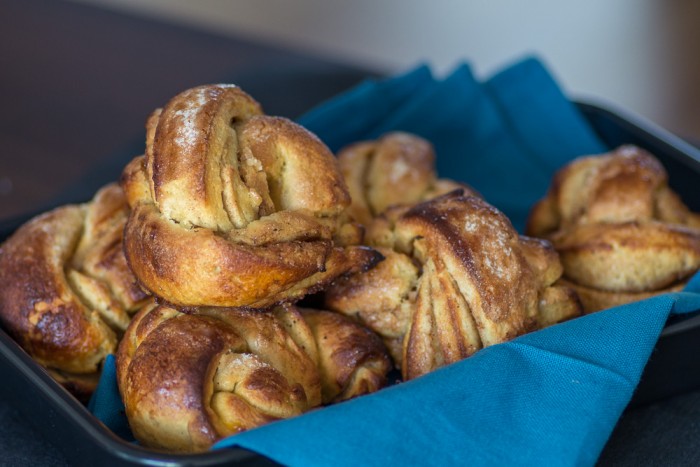 Swedish Style Twisted Cinnamon Buns - Mondomulia