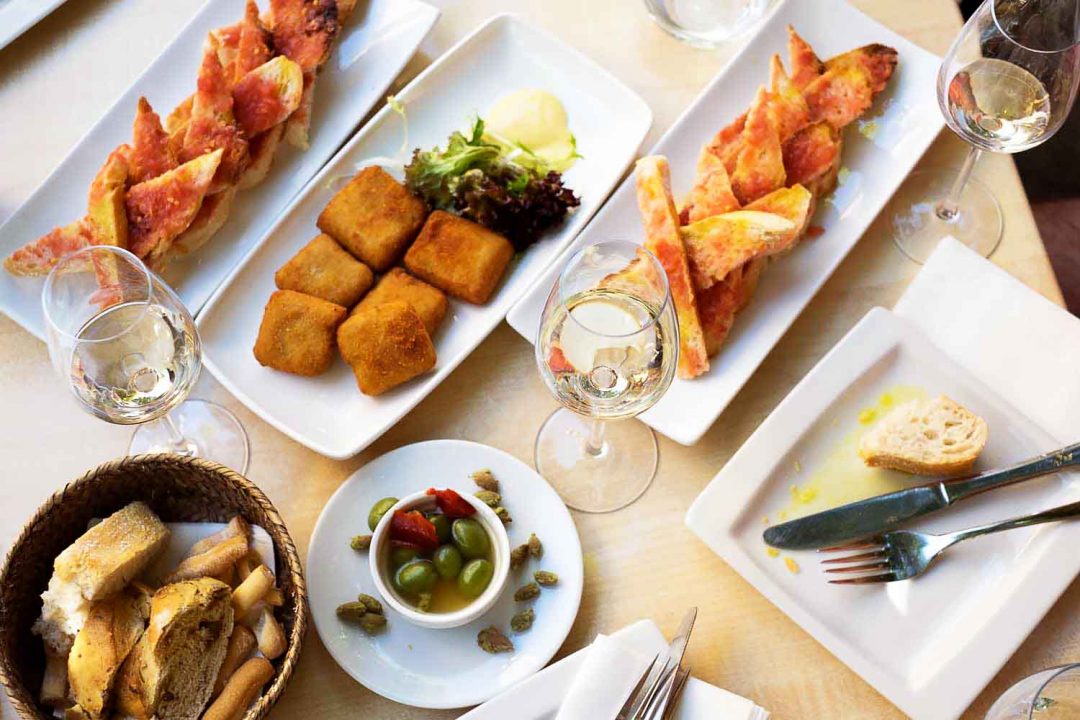 A Sherry Wine Adventure in Jerez with Tio Pepe - Mondomulia