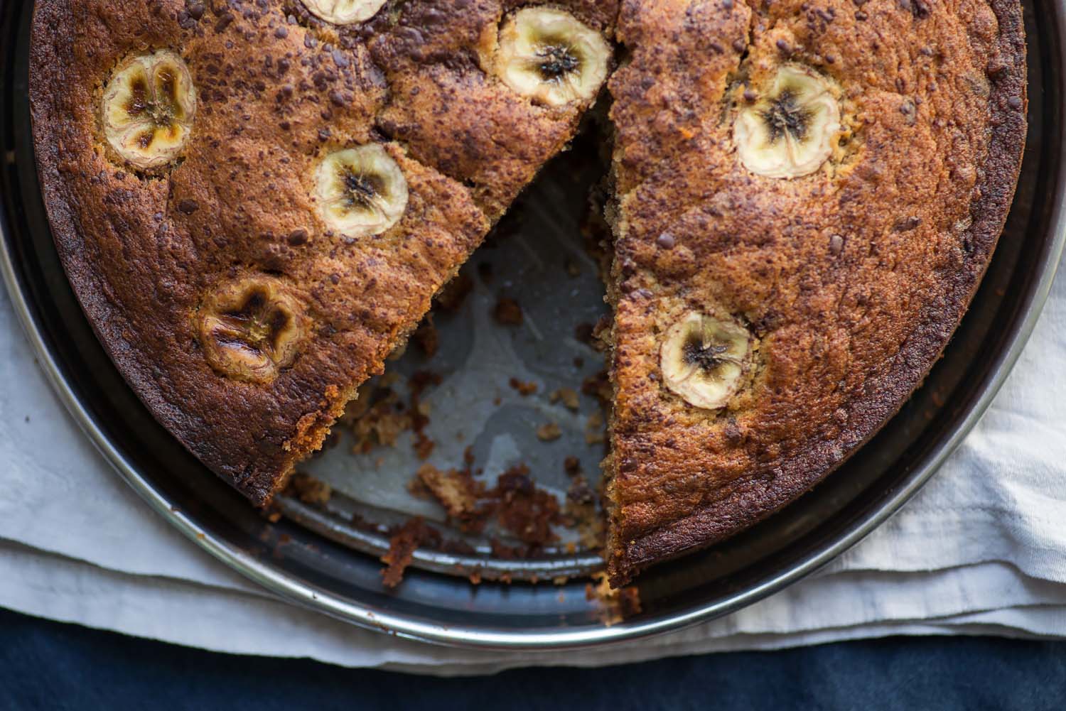 Banana and Medjool Date Cake - Mondomulia