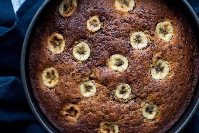 Banana and Medjool Date Cake - Mondomulia