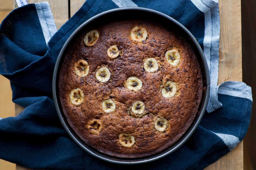 Banana and Medjool Date Cake - Mondomulia