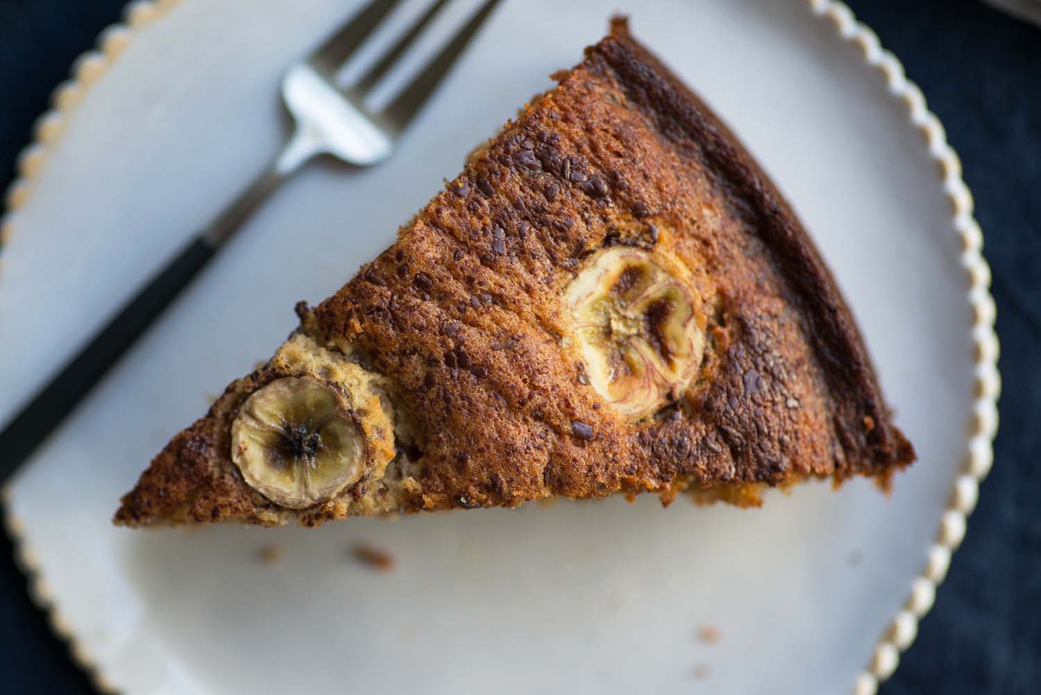 Banana and Medjool Date Cake - Mondomulia